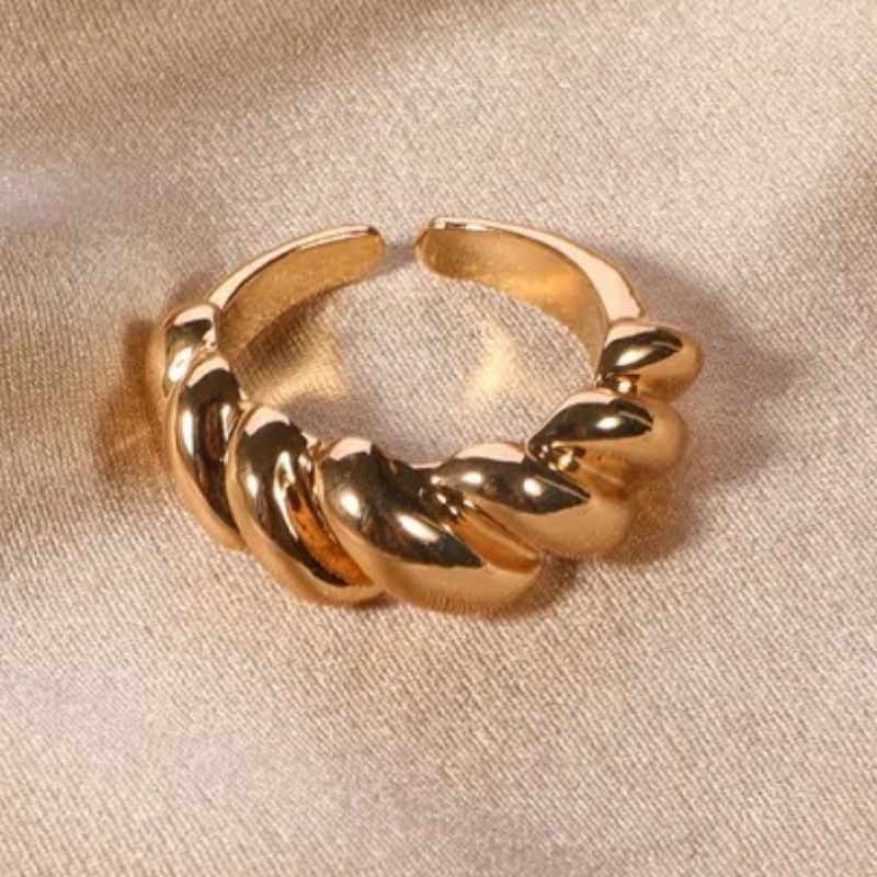 Essentials Gold Overlapping Curves Open Back Ring – The Attic